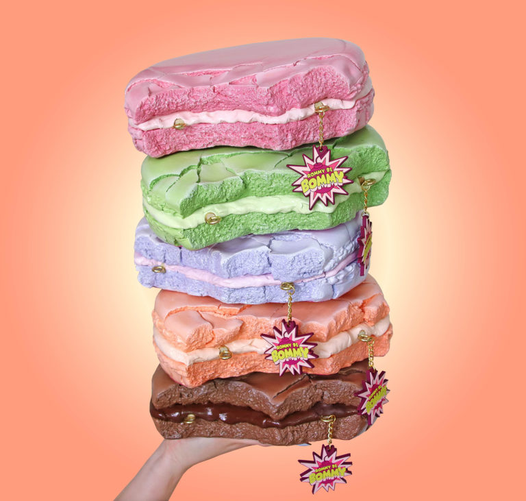 HALF-EATEN MACARON PURSE - Rommy de Bommy